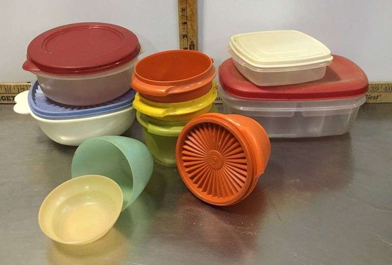 Retro Tupperware - Sherwood Auctions