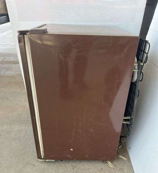 Avanti Mini-Bar Refrigerator - Sherwood Auctions