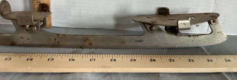1890s Vintage Union Hardware Co. Steel Ice Skates - Sherwood Auctions