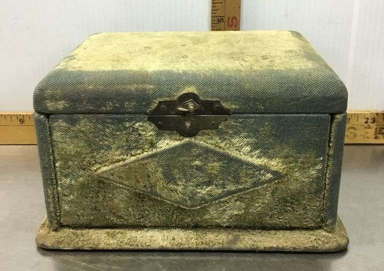 Vintage Shaving Box With Cup, Blade, Brush and More - Sherwood Auctions