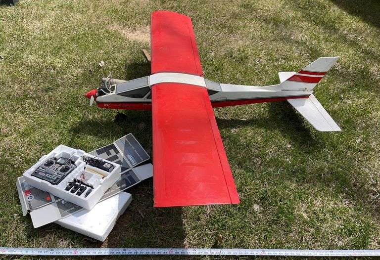 Midwest 5’ long Aero-Star .60 RC Plane w/ 6’ Wing Span & Futaba T6XA ...