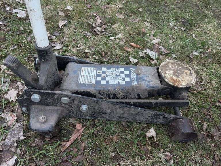 Speedway Series 3-1/2 ton Hydraulic Jack- goes up/down - Sherwood Auctions