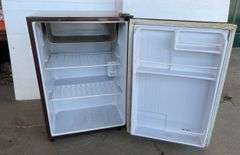 Avanti Mini-Bar Refrigerator - Sherwood Auctions