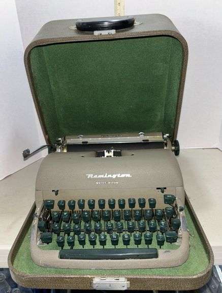 Remington Quiet-Riter Typewriter Miracle Tab w/ Case - Sherwood Auctions