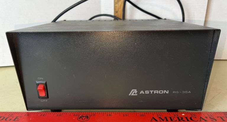 Astron RS-35A Linear Regulated DC Power Supply - Sherwood Auctions