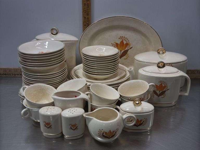 Vintage Bakerite Dishes - Sherwood Auctions