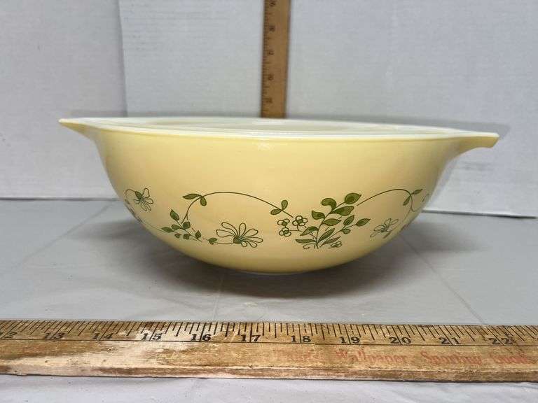 Set of Four Pyrex Shenandoah Cinderella Mixing Bowls - Sherwood Auctions