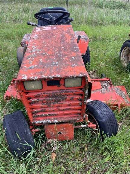 Case 220 Hydrostatic Lawn Tractors w/ Deck- motor seized - Sherwood ...