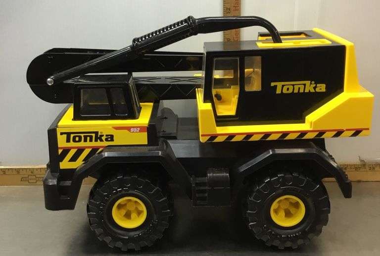 Tonka 952 Crane Truck - Sherwood Auctions