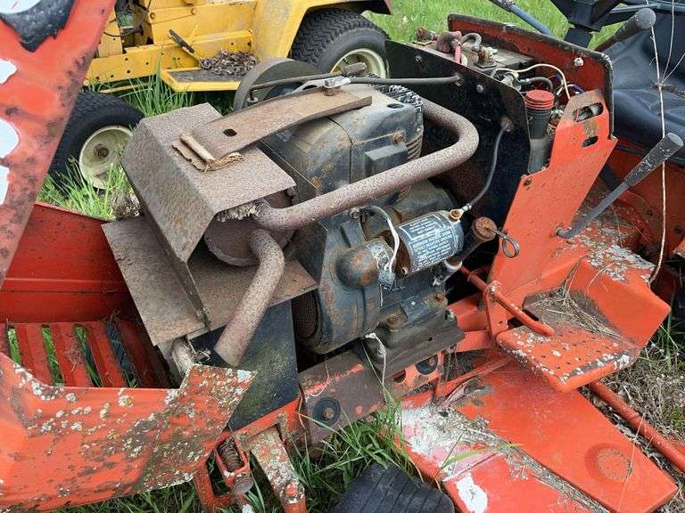 Case 220 Hydrostatic Lawn Tractors w/ Deck- motor seized - Sherwood ...