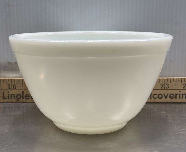 PYREX Bowls - Sherwood Auctions