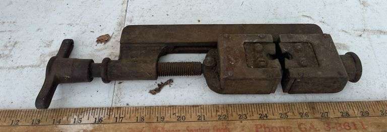 Antique Pipe Cutter - Sherwood Auctions