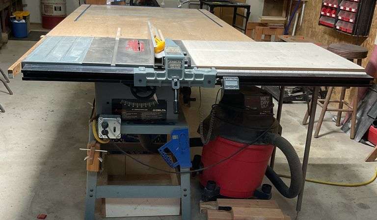Delta 10” Table Saw W/ Large 84”x49.5” Out Feed Table & Dust Collector ...