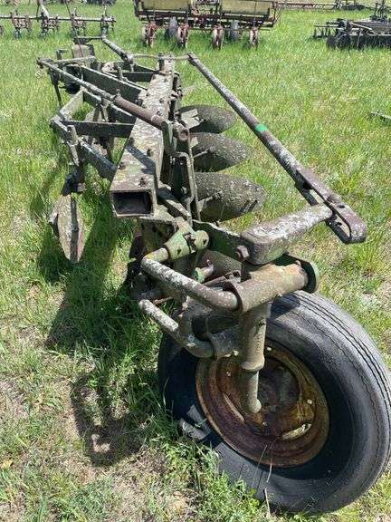 John Deere 4 Bottom Plow w/ 3 Point Hook Up - Sherwood Auctions