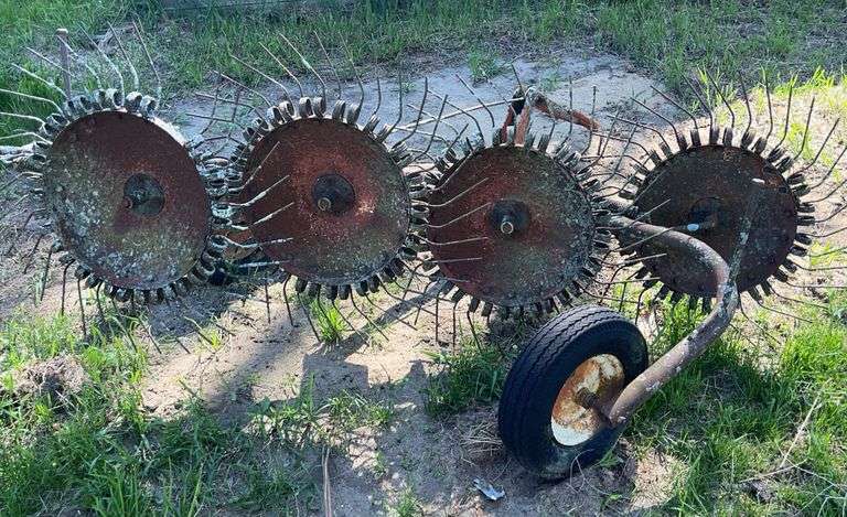Tow Behind 6’ Hay Rake - Sherwood Auctions