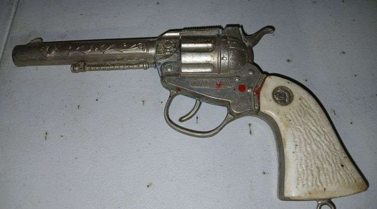 Bronco, Wyatt Earp and Bonanza Toy Guns - Sherwood Auctions