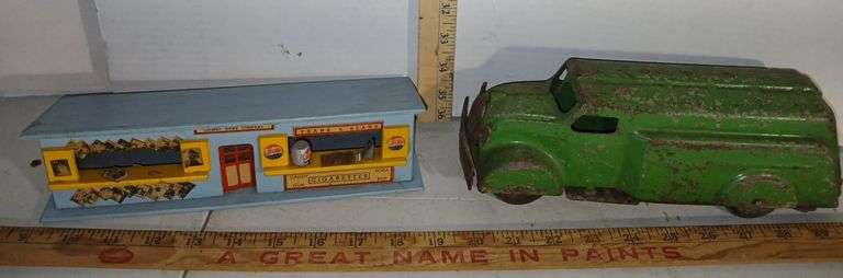 1950's American Flyer #270 News & Frank Stand + 1930's Wyandotte Green ...