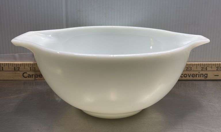 PYREX Bowls - Sherwood Auctions