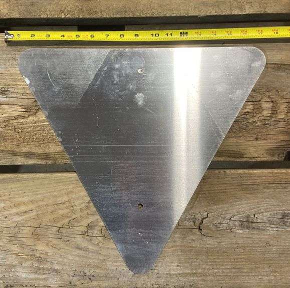 Metal Yield Sign - Sherwood Auctions