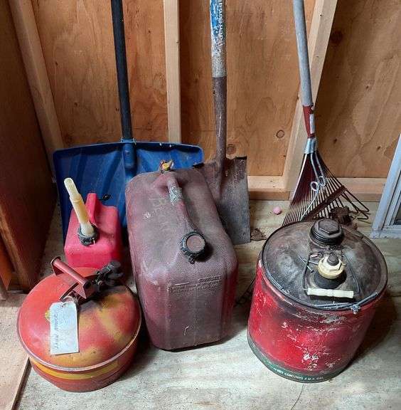 Assorted Gas Cans & Yard Tools - Sherwood Auctions