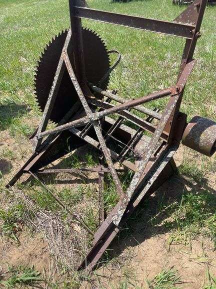 Tractor Buzz Rig w/ 32” Blade - Sherwood Auctions
