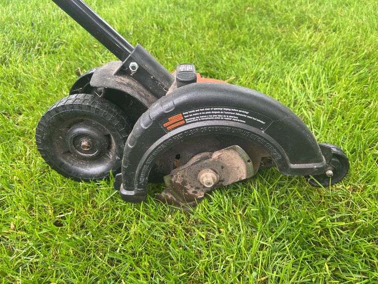 Black & Decker 2-in-1 Electric Landscape Edger/Trencher LE750- has ...