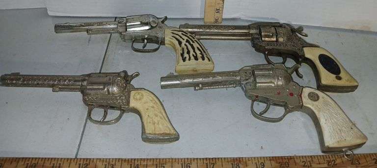 Bronco, Wyatt Earp and Bonanza Toy Guns - Sherwood Auctions