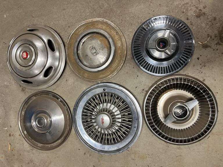 Six Varieties of Classic Car Hubcaps - Sherwood Auctions