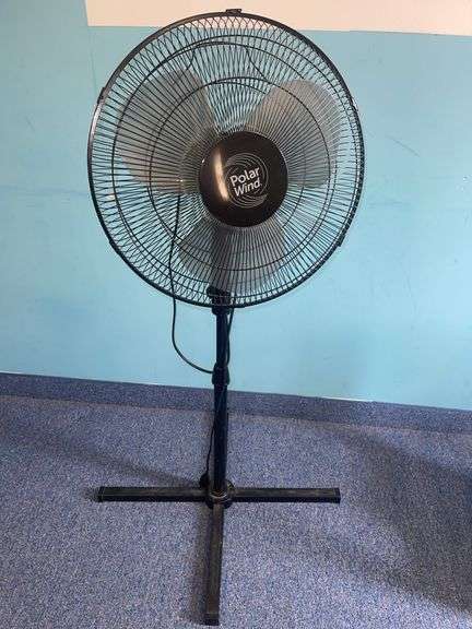 Polar Wind Floor Fan- has power - Sherwood Auctions