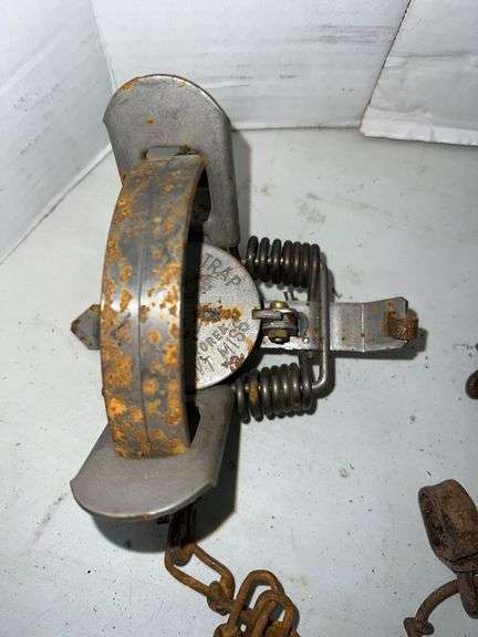 1 1/2 Double Spring Traps & Paw Traps - Sherwood Auctions