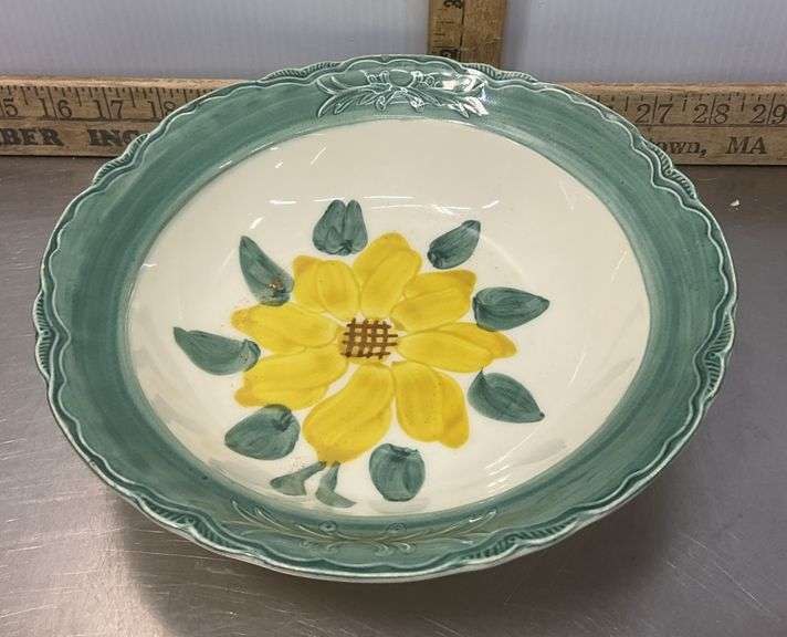 Corning Ware Baking Dishes & Serving Bowl - Sherwood Auctions