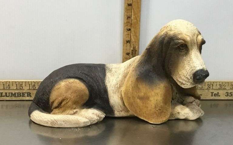 1983 Universal Statuary Corp Basset Hound Statue - Sherwood Auctions