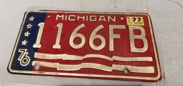Two Michigan Centennial Licenses Plates 1976 - Sherwood Auctions