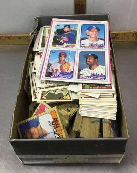 Box Of Vintage Baseball Cards - Sherwood Auctions