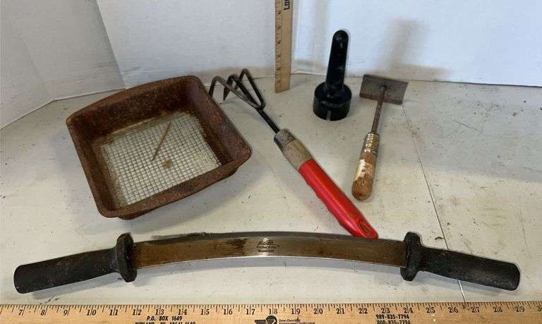 Assortment of Trapping & Fleshing Tools - Sherwood Auctions