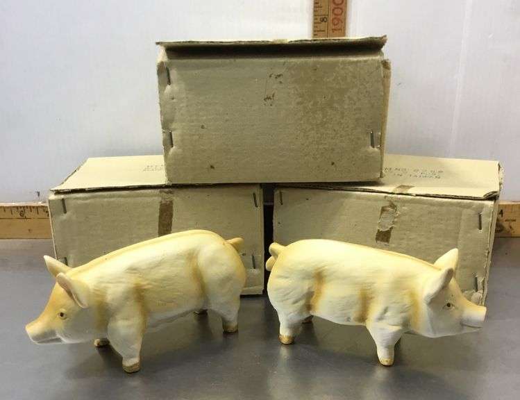3 2 Piece Glass Pig Sets and Dog Figurine - Sherwood Auctions