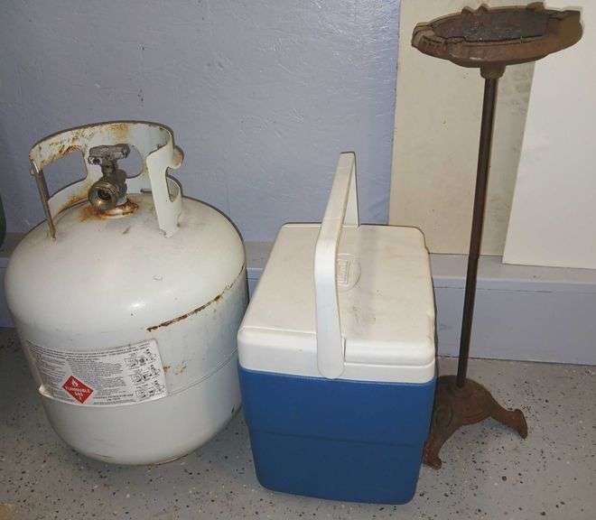 20lb Propane Tank, Coleman Lunchbox Cooler & Ash Tray Stand - Sherwood ...