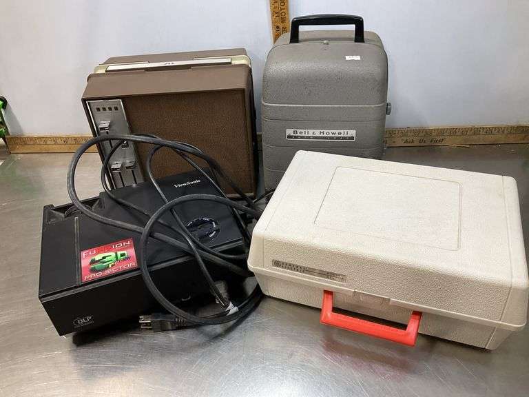 G.E. Record Player, FuHzion 3-D Projector, Sound Design 8 Tack Player ...