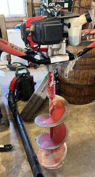 Earthquake E43 Dirt Auger- starts & runs - Sherwood Auctions