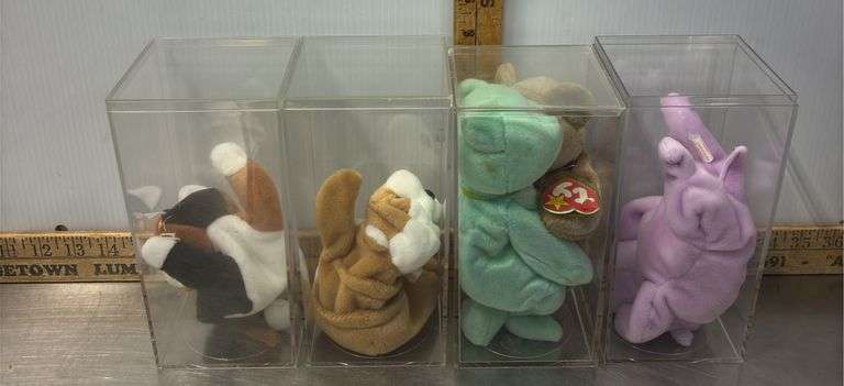 Beanie Babies In Display Cases - Sherwood Auctions