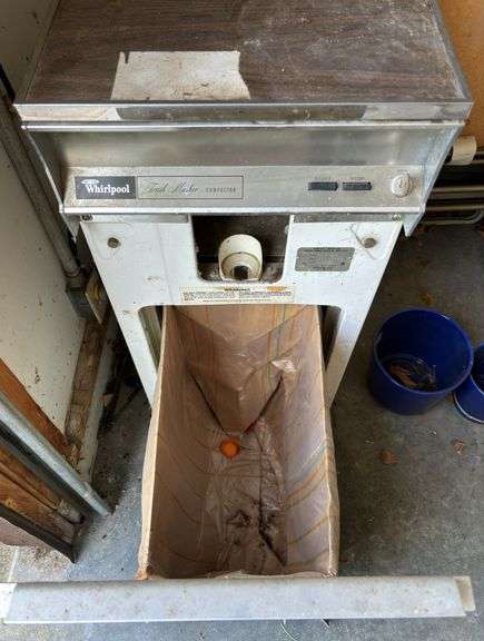 Whirlpool Trash Compactor (has power & works) - Sherwood Auctions