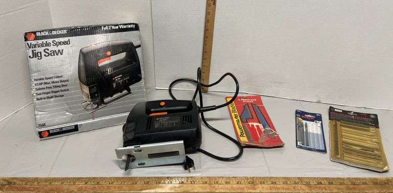 Black & Decker Variable Speed Jig Saw- has power & Blades - Sherwood ...