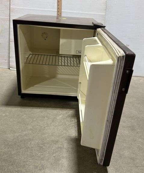 Kenmore Mini Fridge - Sherwood Auctions