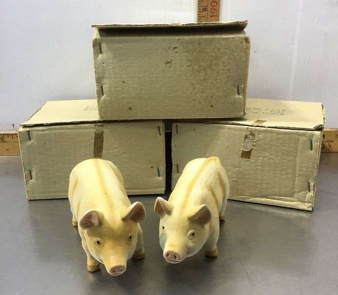 3 2 Piece Glass Pig Sets and Dog Figurine - Sherwood Auctions