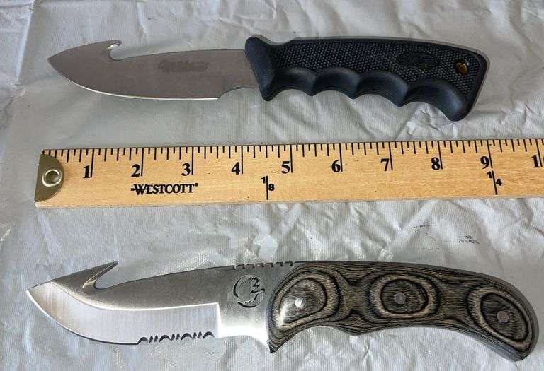 Western & Turkey Serrated Gut Knives - Sherwood Auctions
