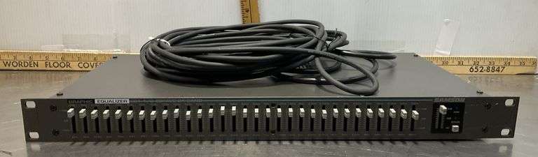 Octave 31 Band Graphic Equalizer (powers on) - Sherwood Auctions