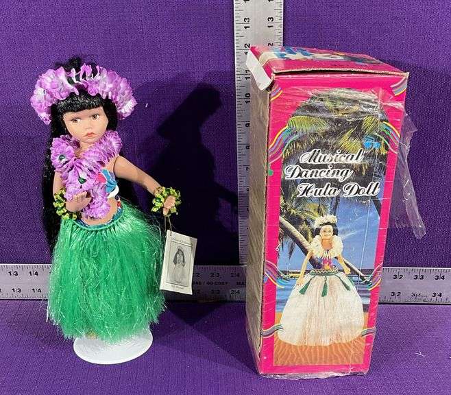 Pair of Hula Dolls - Sherwood Auctions