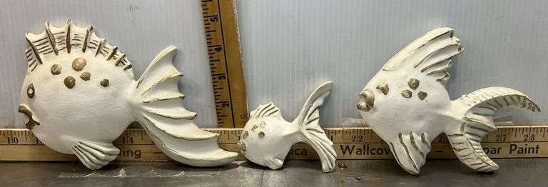 Plaster Bathroom Wall Fish Decor - Sherwood Auctions