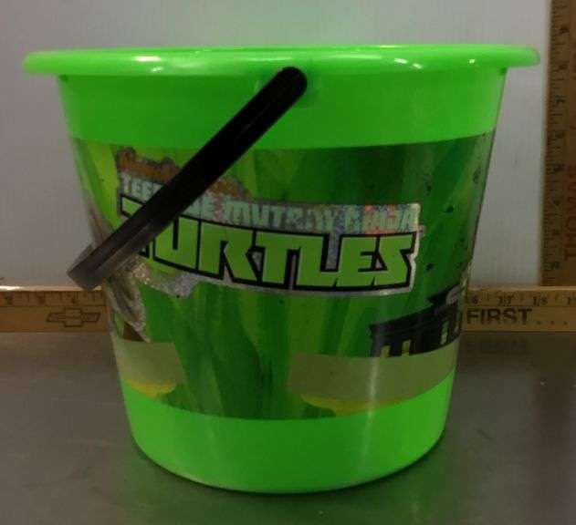 Teenage Mutant Ninja Turtles Bucket With Toys - Sherwood Auctions