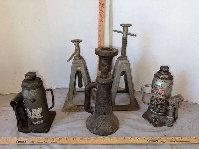 Assorted Different Types of Jacks - Sherwood Auctions